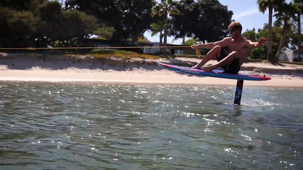 Vidéo de Matty Schweitzer en stand up paddle foil sur Foil Magazine.com