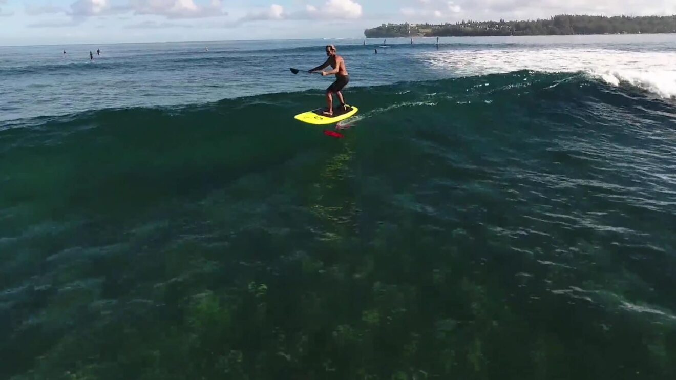 Nouvelle vidéo de Stand Up Paddle Foil avec Laird Hamiltona